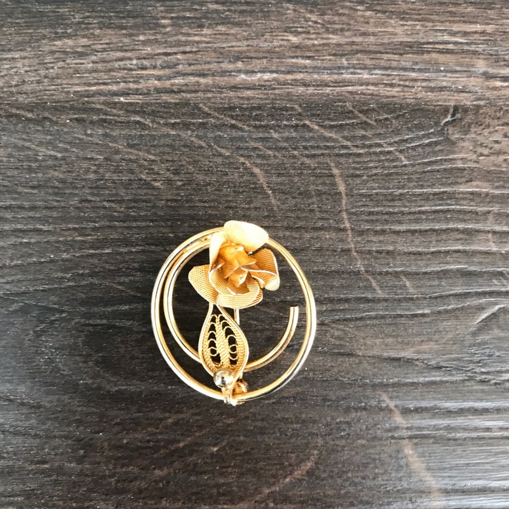 Vintage Sarah Coventry Rose Flower Circle Brooch. - Gem